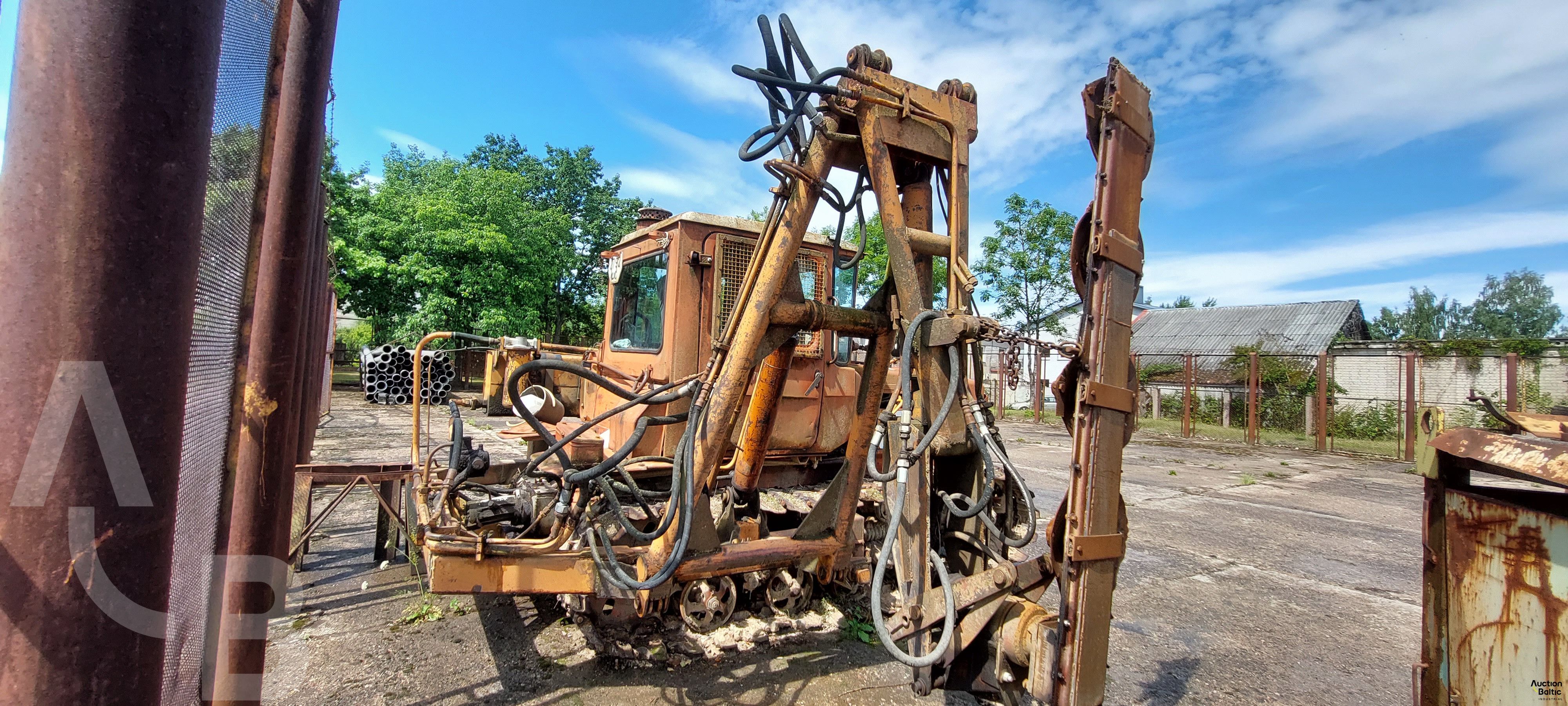 DT-75 with ditch cutting device (DT-75 su griovių pjovimo įrenginiu ...