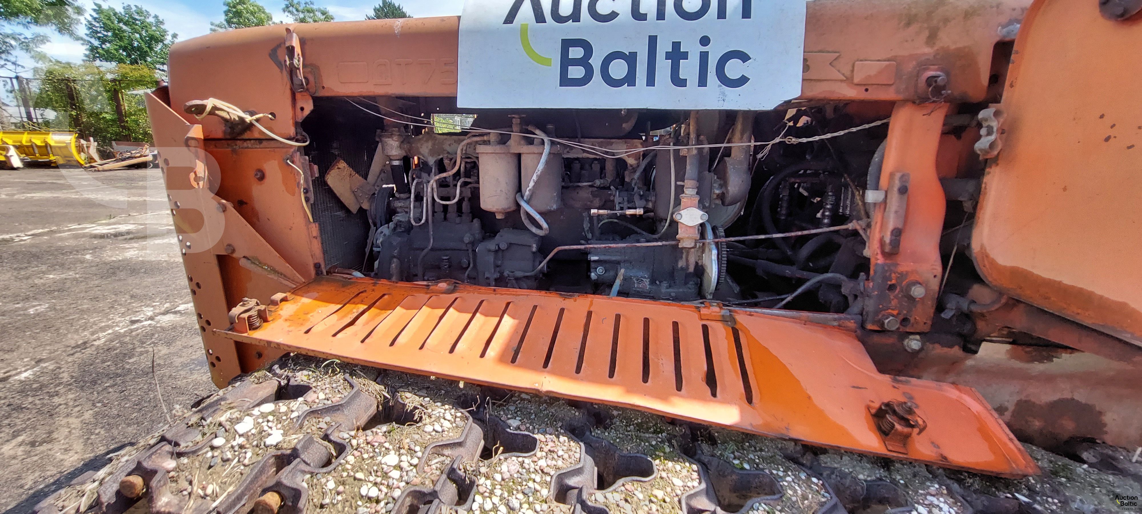 DT-75 with ditch cutting device (DT-75 su griovių pjovimo įrenginiu ...