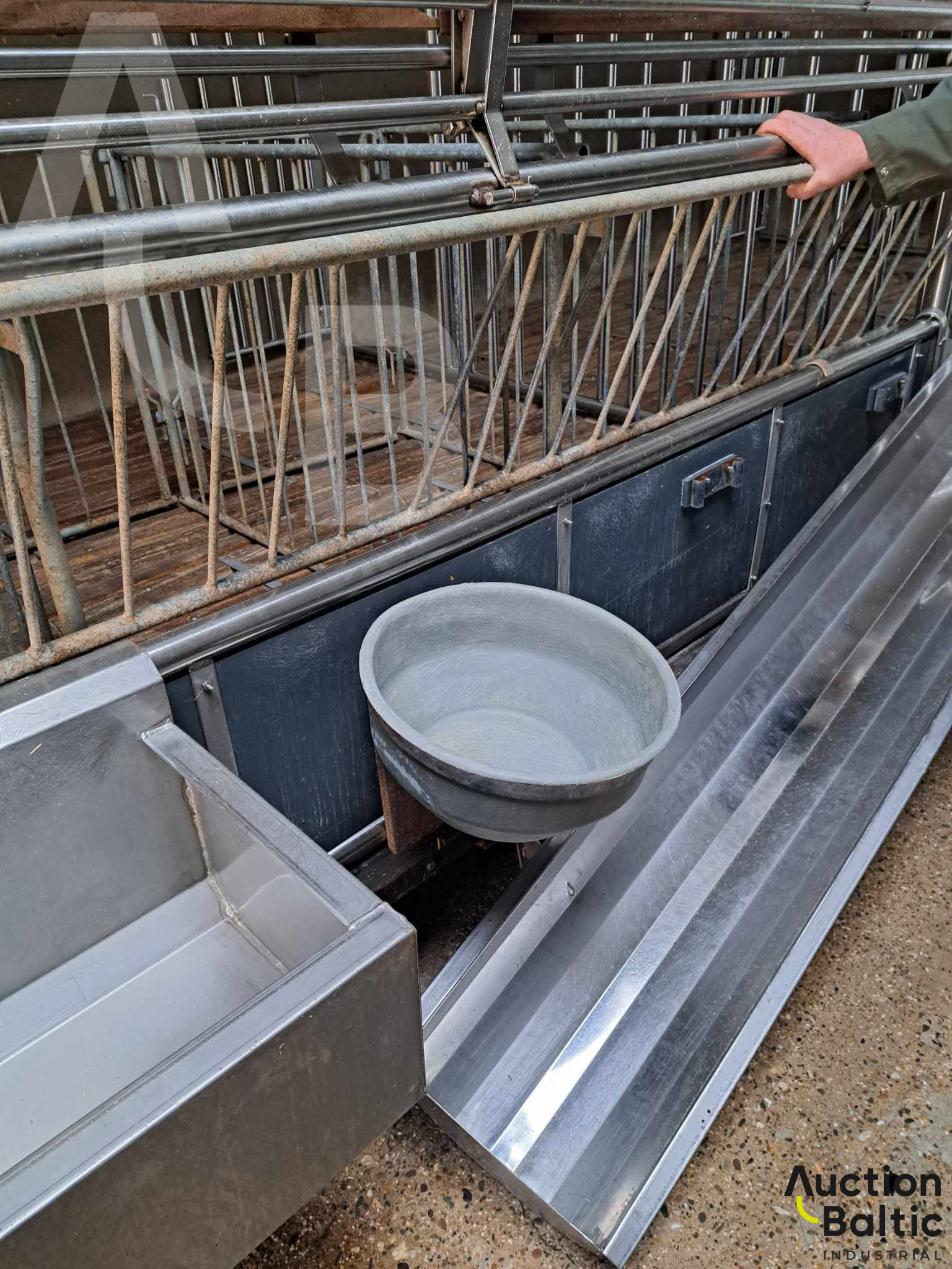 Fencing with troughs (Aptvarai su loviais) » Auction Baltic