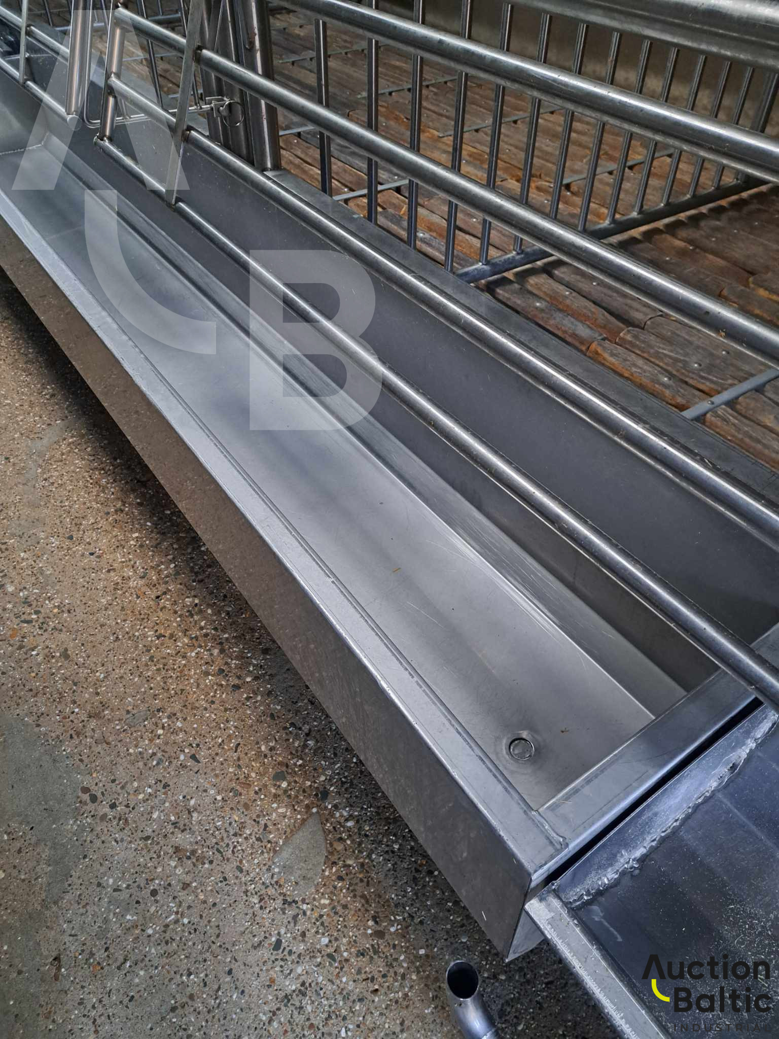 Fencing with troughs (Aptvarai su loviais) » Auction Baltic