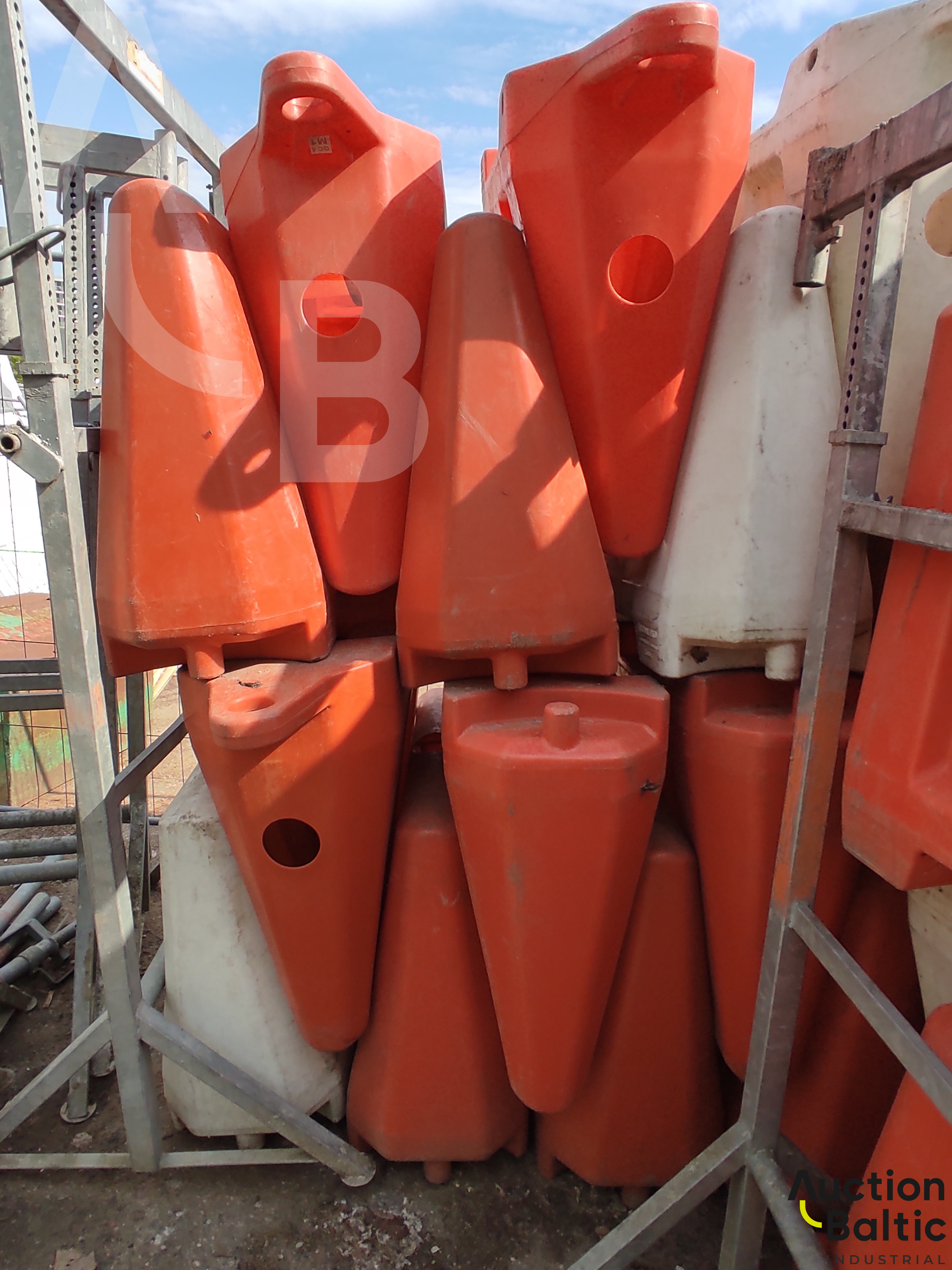 Fillable plastic barriers (Pripildomi plastikiniai barjerai 49 vnt ...